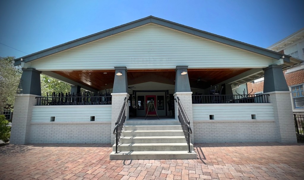 New Owners Plan to Transform 'Red Door' to 'Peach House' - LkldNow