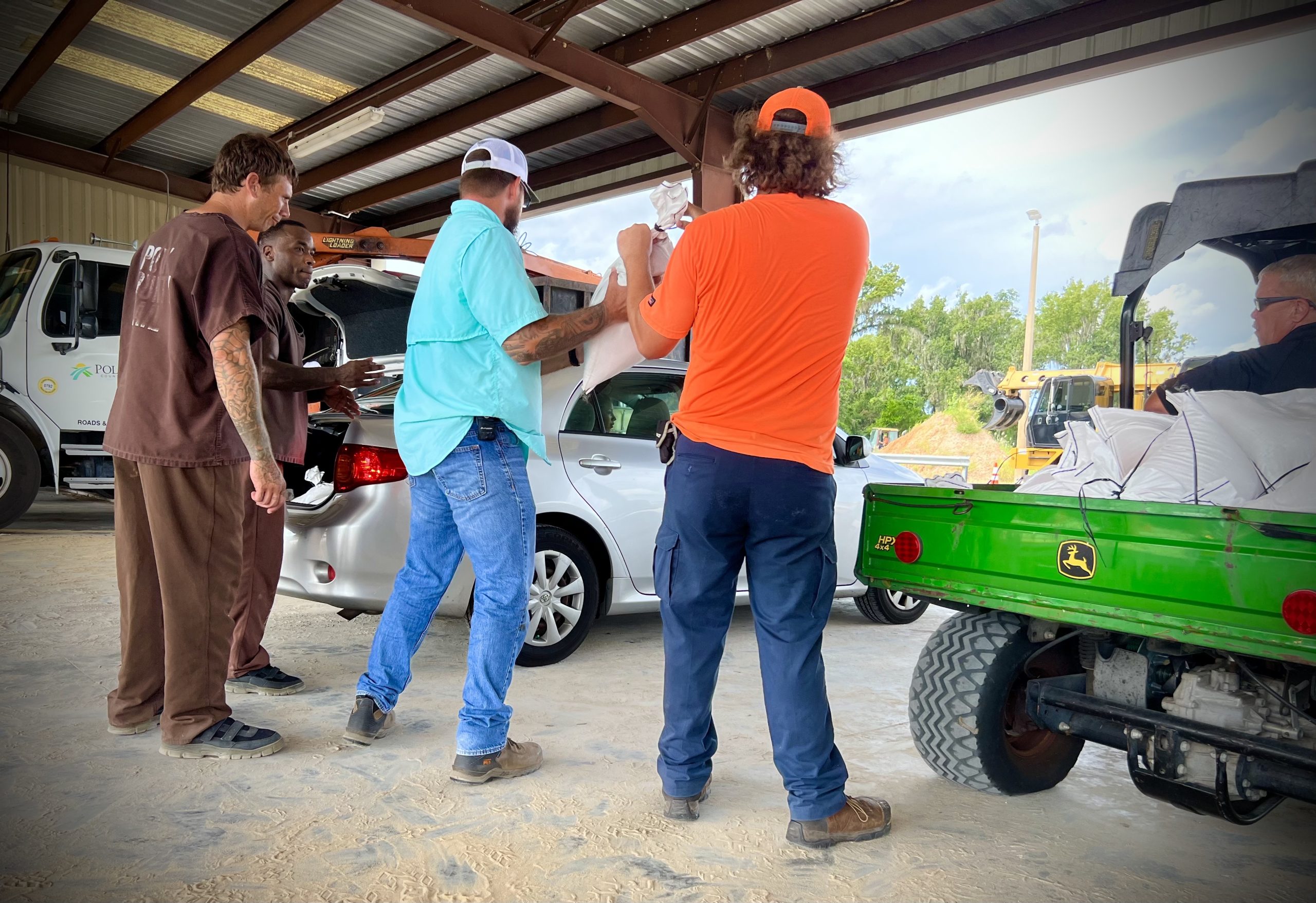 Photos: Lakeland Prepares for Hurricane Idalia - LkldNow