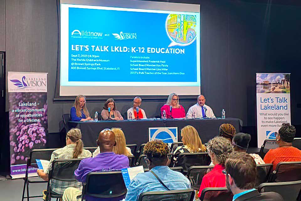 forum-overall-by-laura-rodriguez - LkldNow