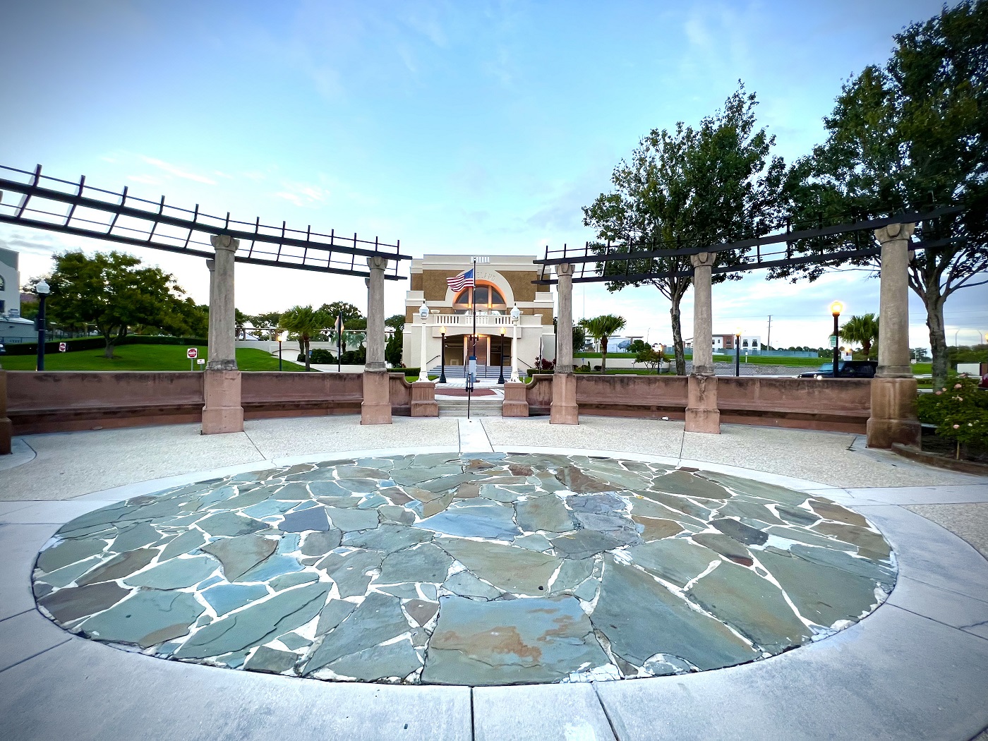 Lake Mirror Railroad Pavilion - LkldNow