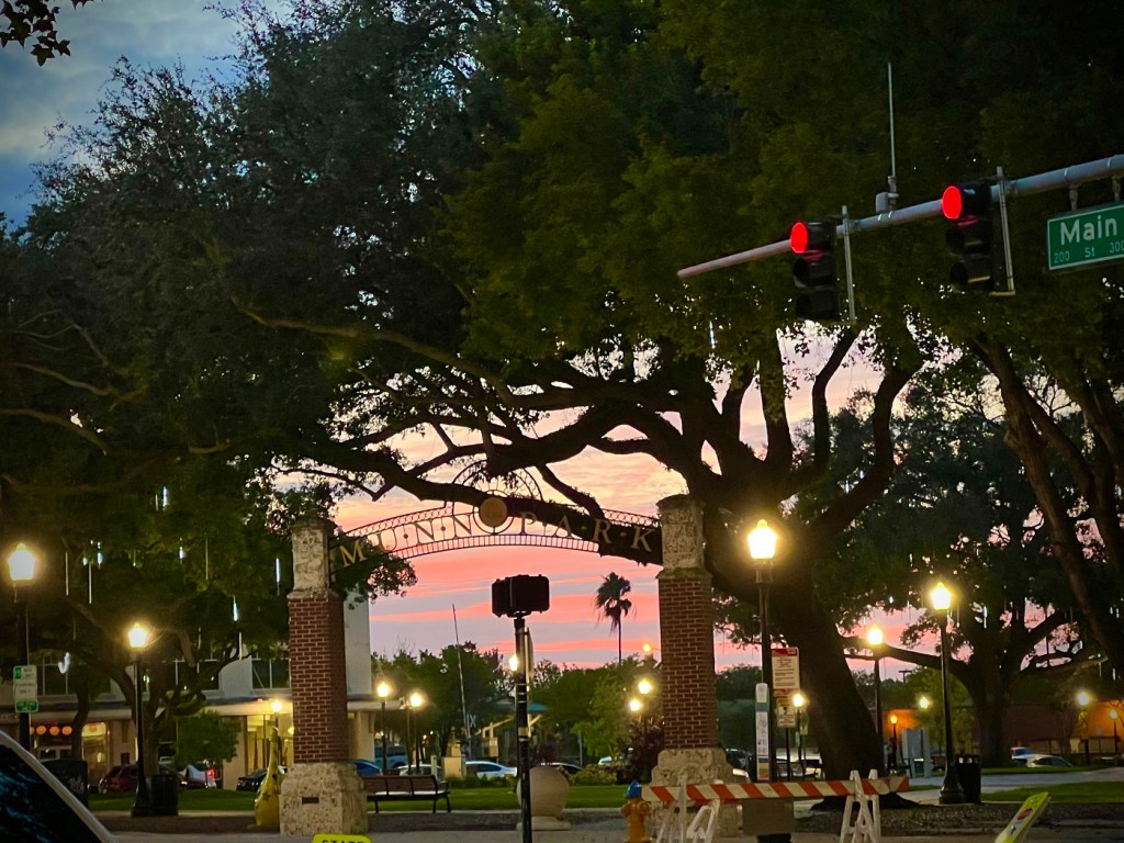 Munn Park Entrance Gate at Main and Kentucky - LkldNow