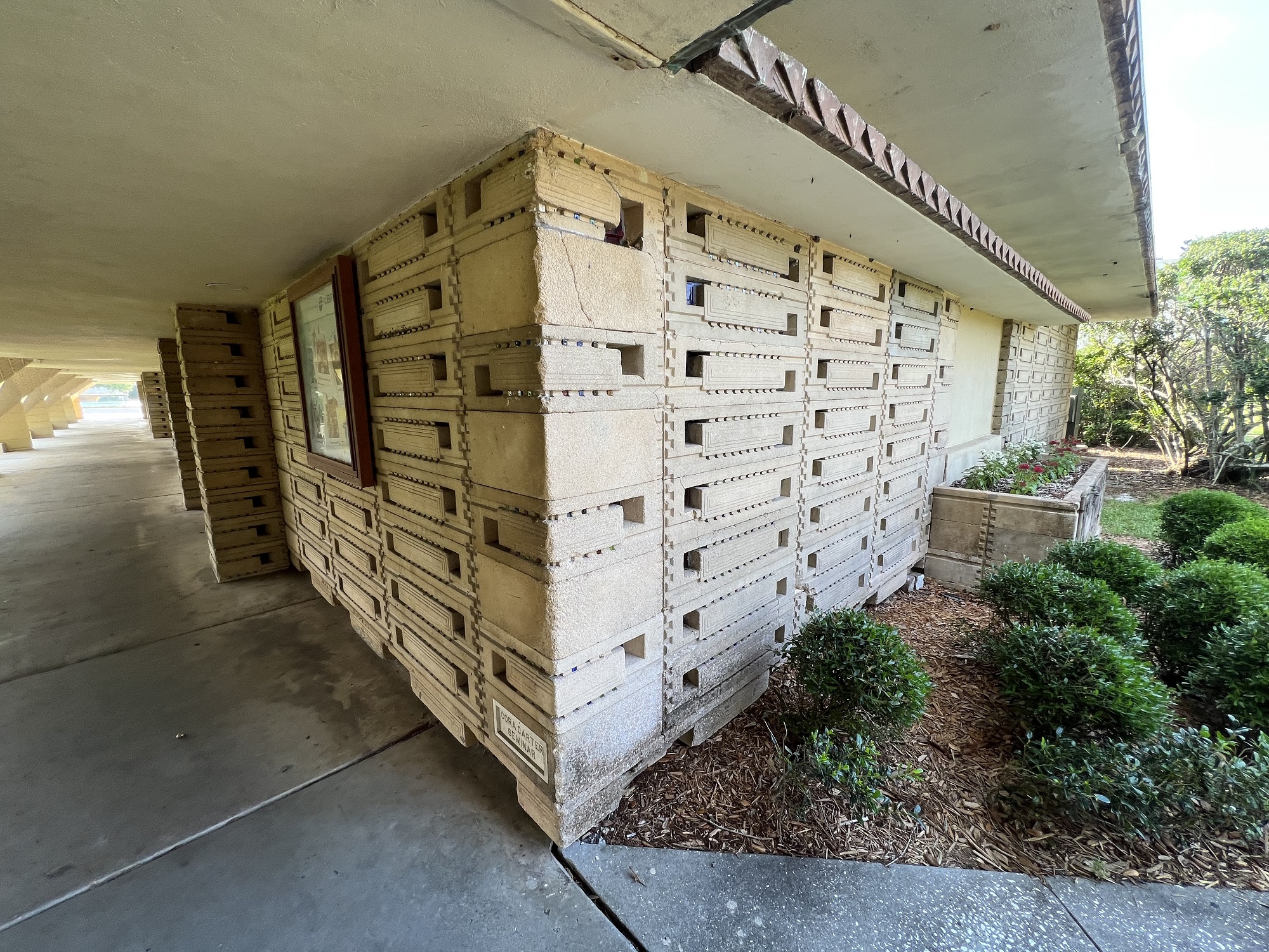 FLW building - LkldNow