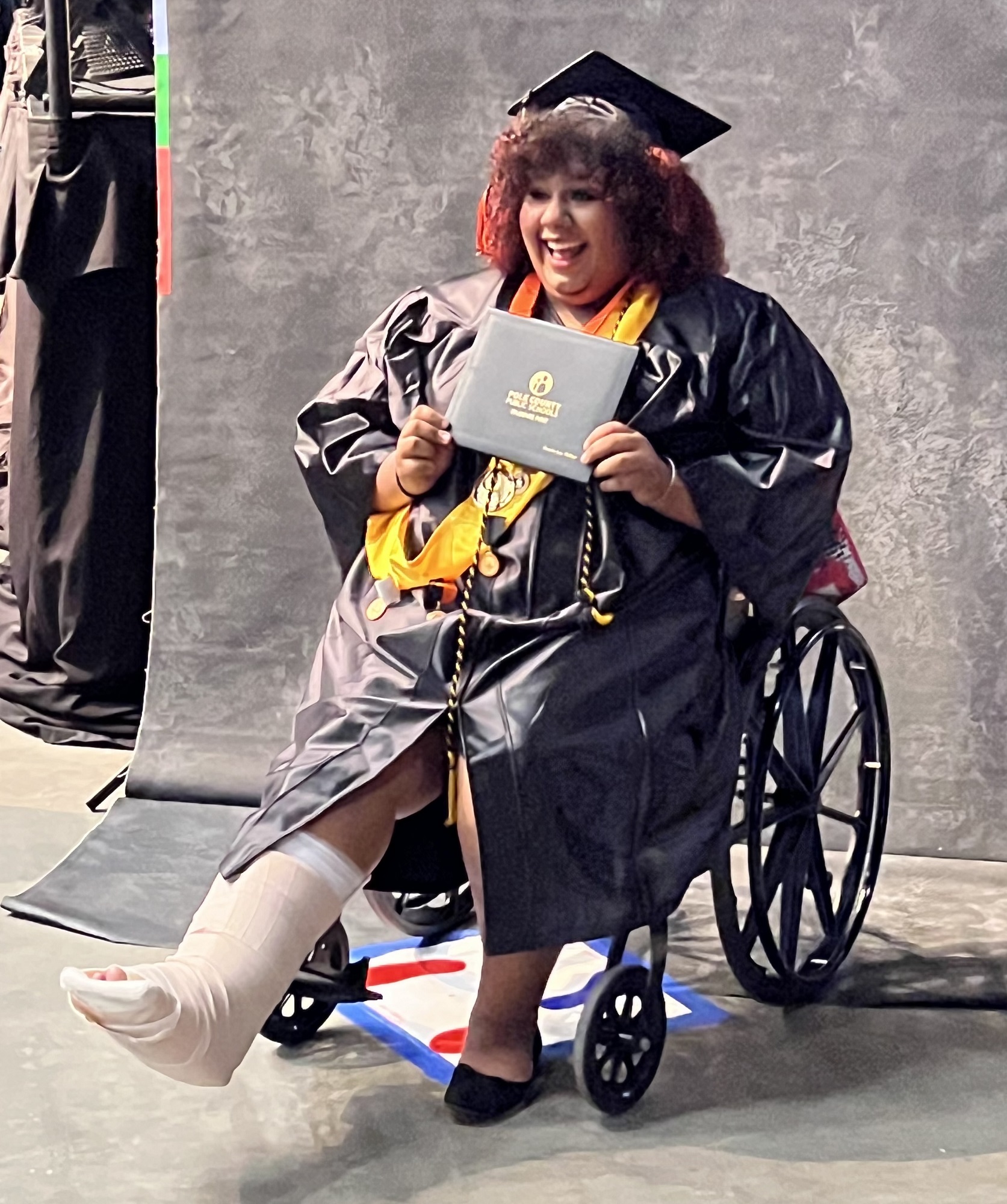 Grad 19 portrait - LkldNow