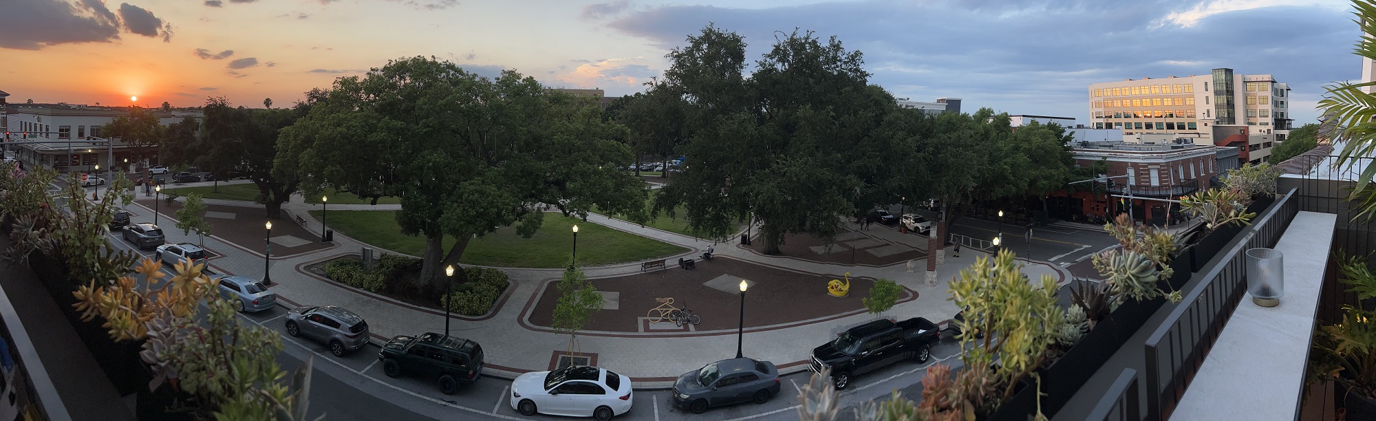 Scenic Munn Park Sunset Panorama - LkldNow