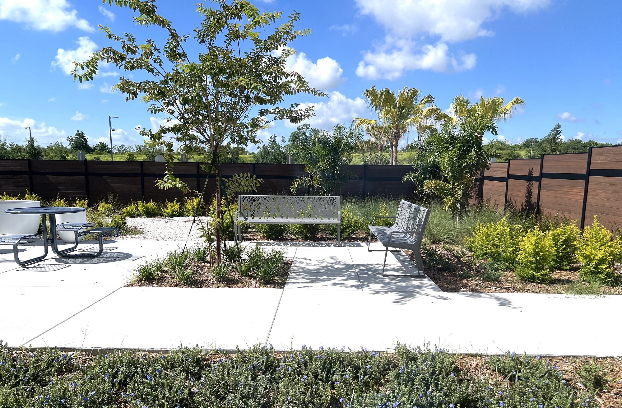 VA Clinic Outdoor Area - LkldNow