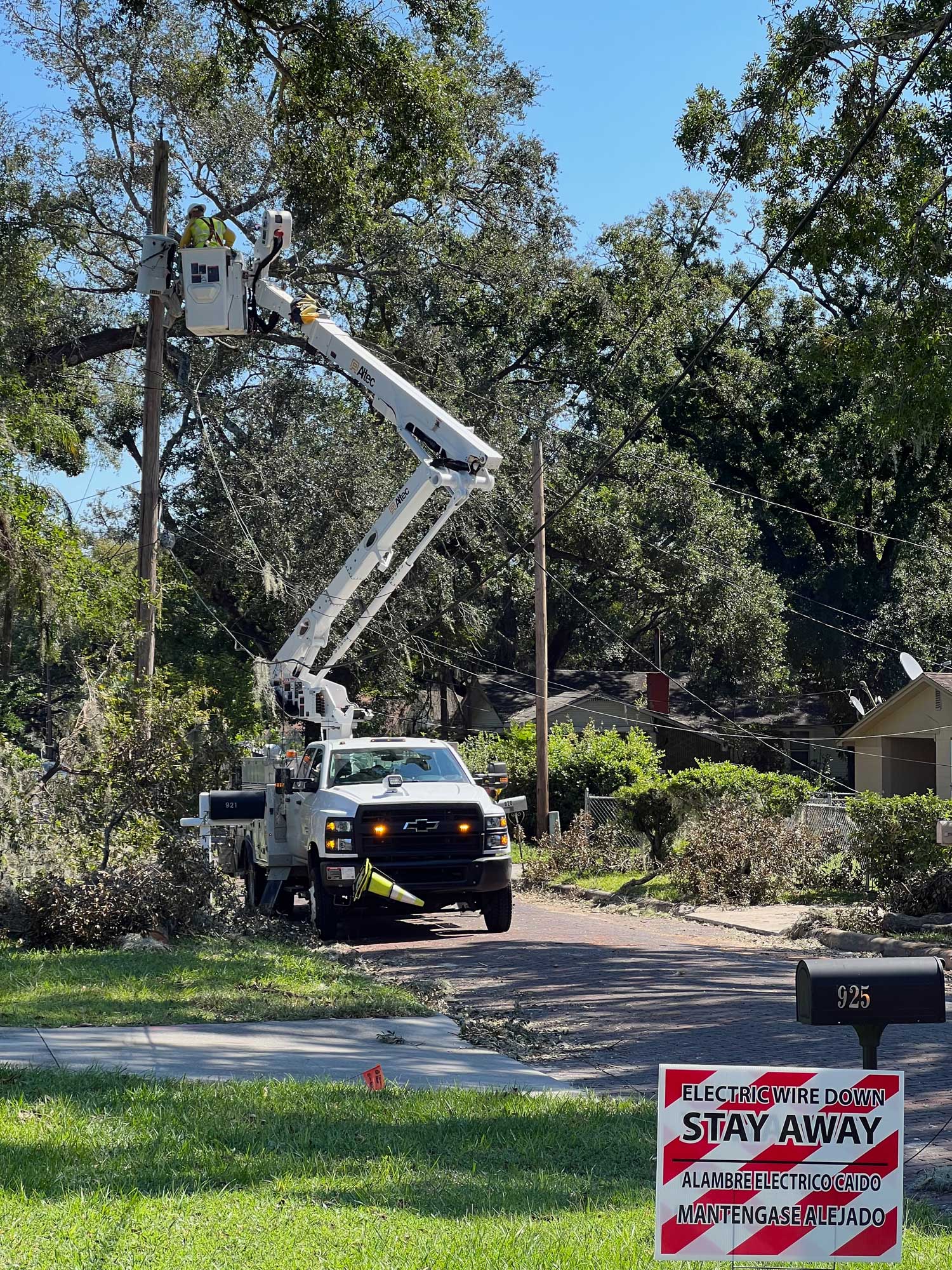 sign-and-bucket-truck - LkldNow